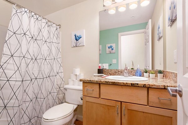 2 Bedroom Hip Apartment, Apple Tv, Fast Wifi - Museum of Life and Science, Durham