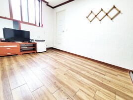 Quarto Duplo Tradicional | Wi-fi grátis, com decoração personalizada, com mobília individualizada