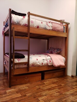 Dormitório Partilhado Económico, apenas para mulheres | Roupa hipoalergénica, Wi-fi grátis, roupa de cama fornecida 