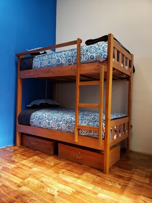 Dormitório Partilhado Económico, em dormitório misto | Roupa hipoalergénica, Wi-fi grátis, roupa de cama fornecida 