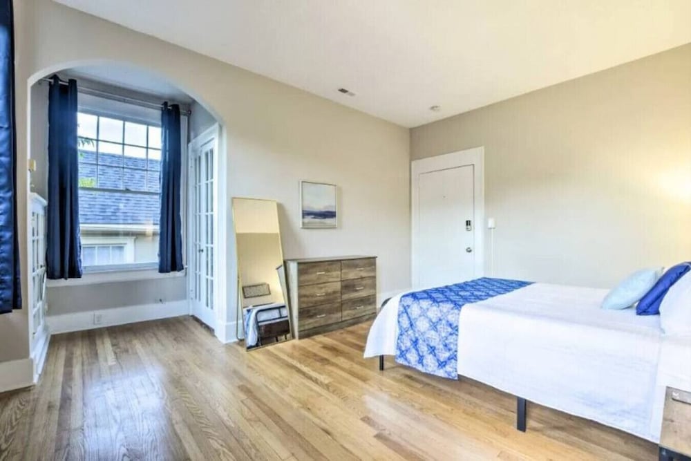 Historic 1925 Apt Near Downtown! - Raleigh