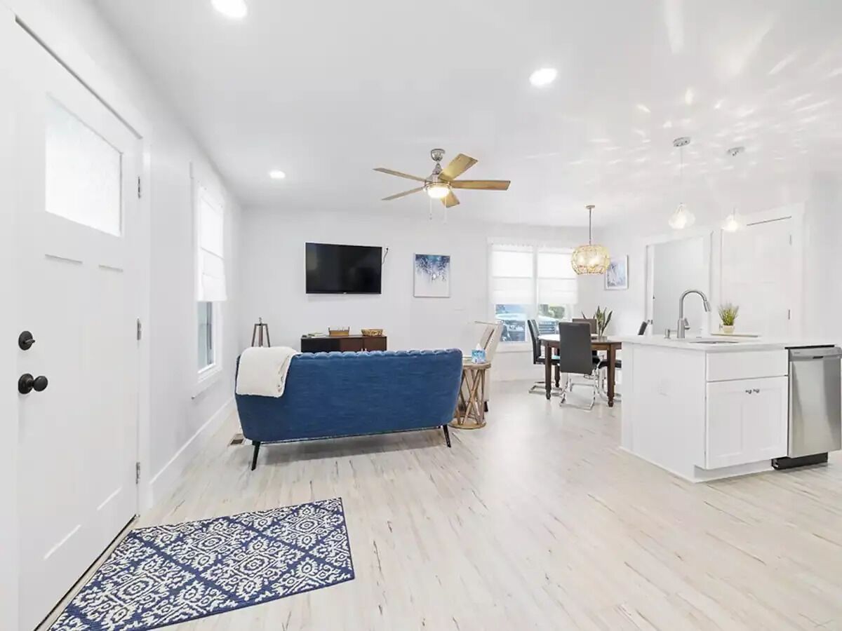 The Hideaway: 2 Bedroom 2.5 Bath, Blocks To Ocean. - Virginia Beach, VA