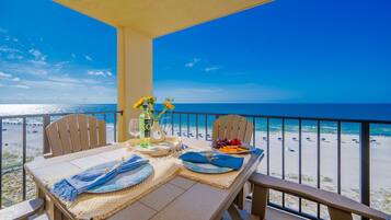 Apartamento em Condomínio Fechado, 2 quartos | Refeições ao ar livre