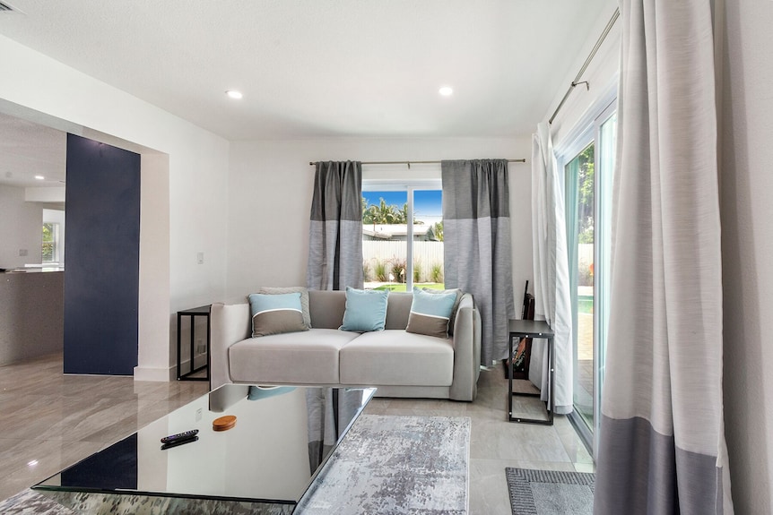 Sun-kissed Bliss: Dreamy Getaway - Riviera Beach, FL