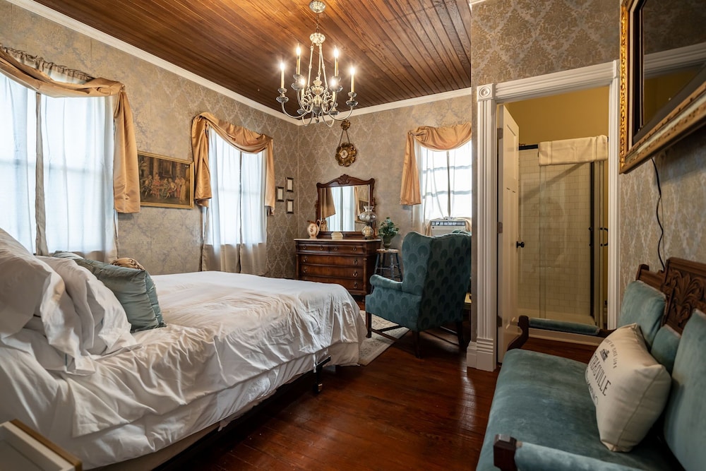 Theoutpostinn Bed&breakfast - The Blue Victorian - New Haven