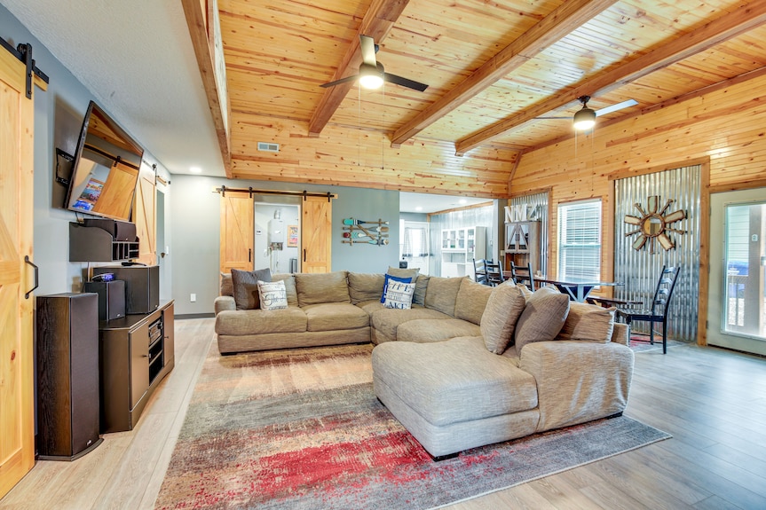 Spacious Ozawkie Home - Near Lake Perry! - Perry Lake, KS