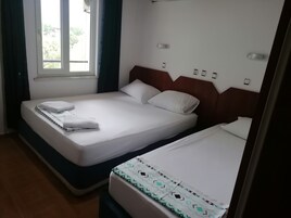 Quarto Básico, vista para a piscina | Roupa hipoalergénica, quartos insonorizados, Wi-fi grátis 