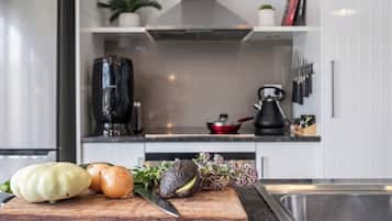 Casa | Cozinha privada | Um frigorífico/congelador grande, um micro-ondas, um forno
