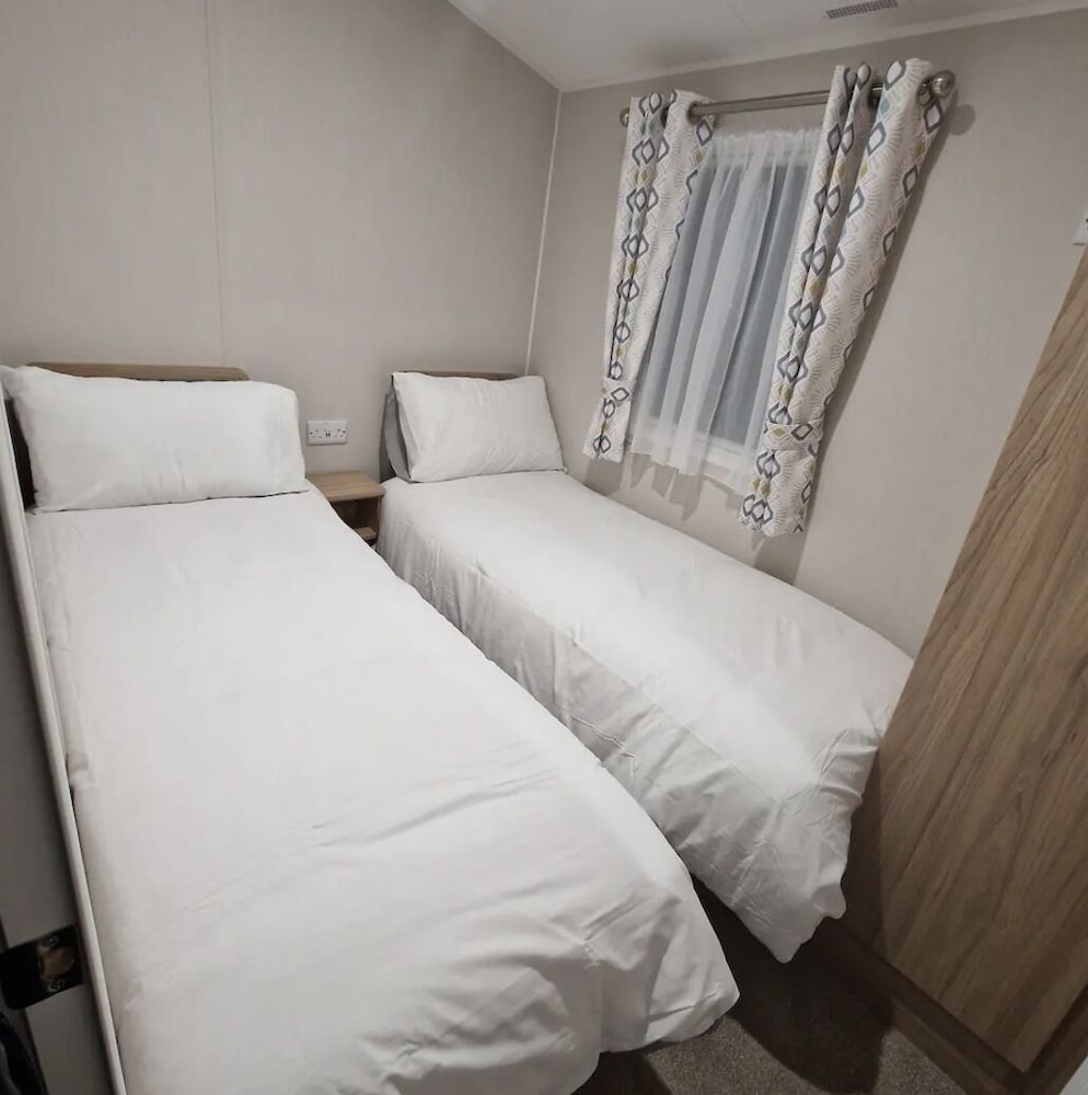 Luxury Static Caravan Sleeps 6 Coopers Beach - Essex