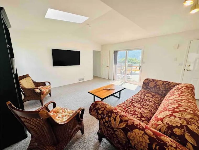 Stoneridge Vineyard, View + Pool - Okanagan Falls