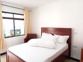 Estúdio Clássico, 1 cama king-size, não fumadores, vista para a piscina | Wi-fi grátis, roupa de cama fornecida 