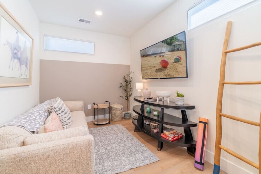 Reno Oasis: Stylish 1-bedroom Escape - Reno, NV