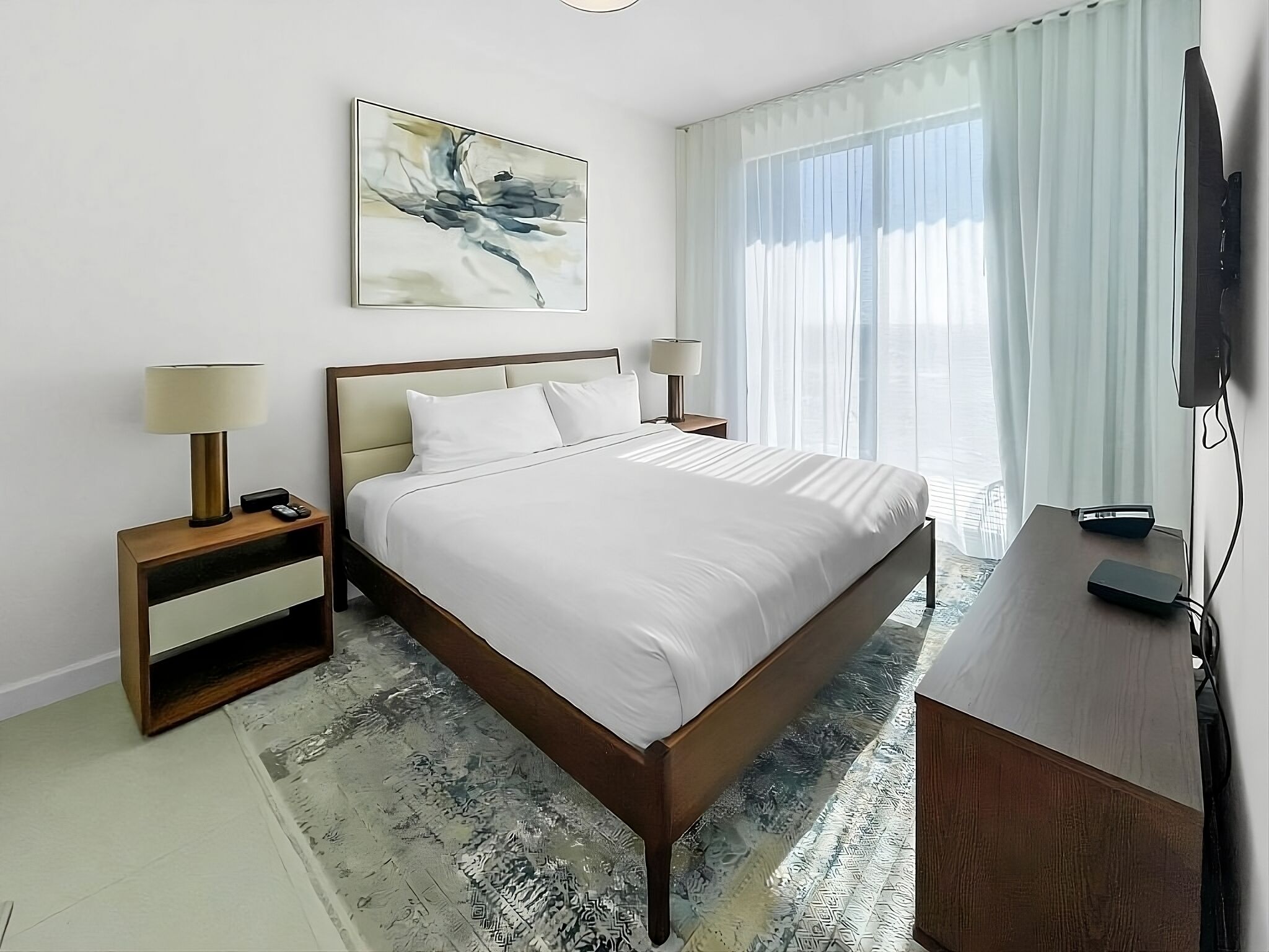 Short Distance From The Well Known Sites! Onsite Parking, Pool, Pets Allowed - Doral