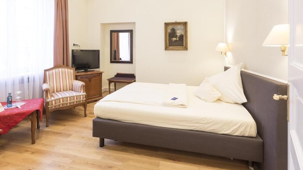 Quarto solteiro conforto | Quartos à prova de som, ferros/tábuas de passar roupa, Wi-Fi de cortesia