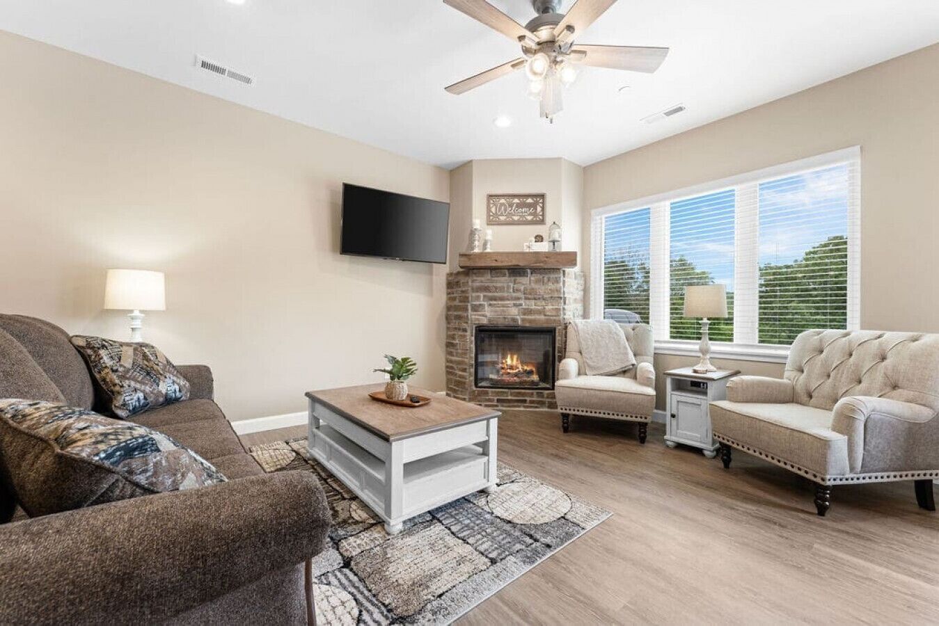 Spacious 3br Condo With Free Attraction Tickets, Indoor Pool & Hot Tub - Central Location! - Branson