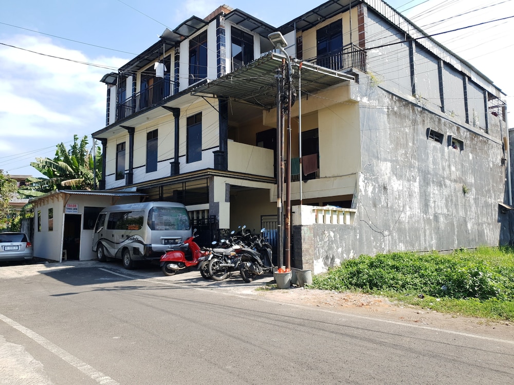 Oyo Life 92622 Jatiluhur Kost Syariah - Malang