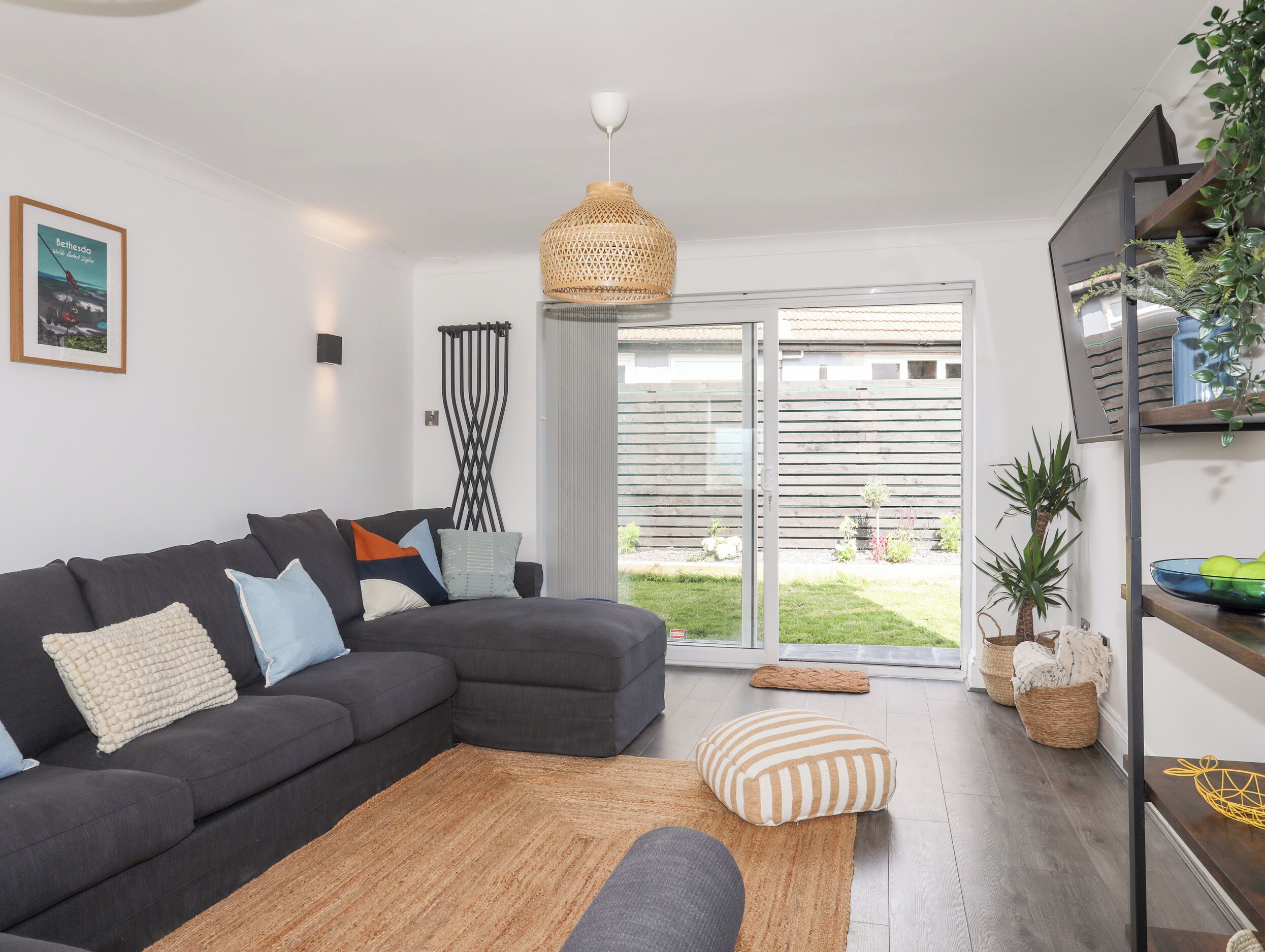 Dolwyn, Pet Friendly, Character Holiday Cottage In Llandegfan - Anglesey