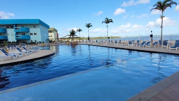 Apartamento | Piscina | Piscina interna, 2 piscinas externas