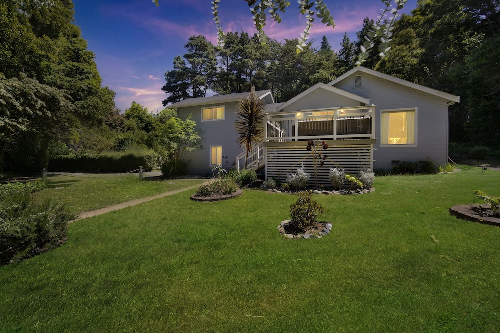 Charming Pet Friendly Coastal Getaway 3 Bedroom Home By Redawning - Fort Bragg