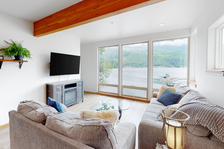 Lake Sutherland Retreat | Lakefront Townhouse With Dock, 2 Kayaks, Grill, W/d - Lake Crescent, WA