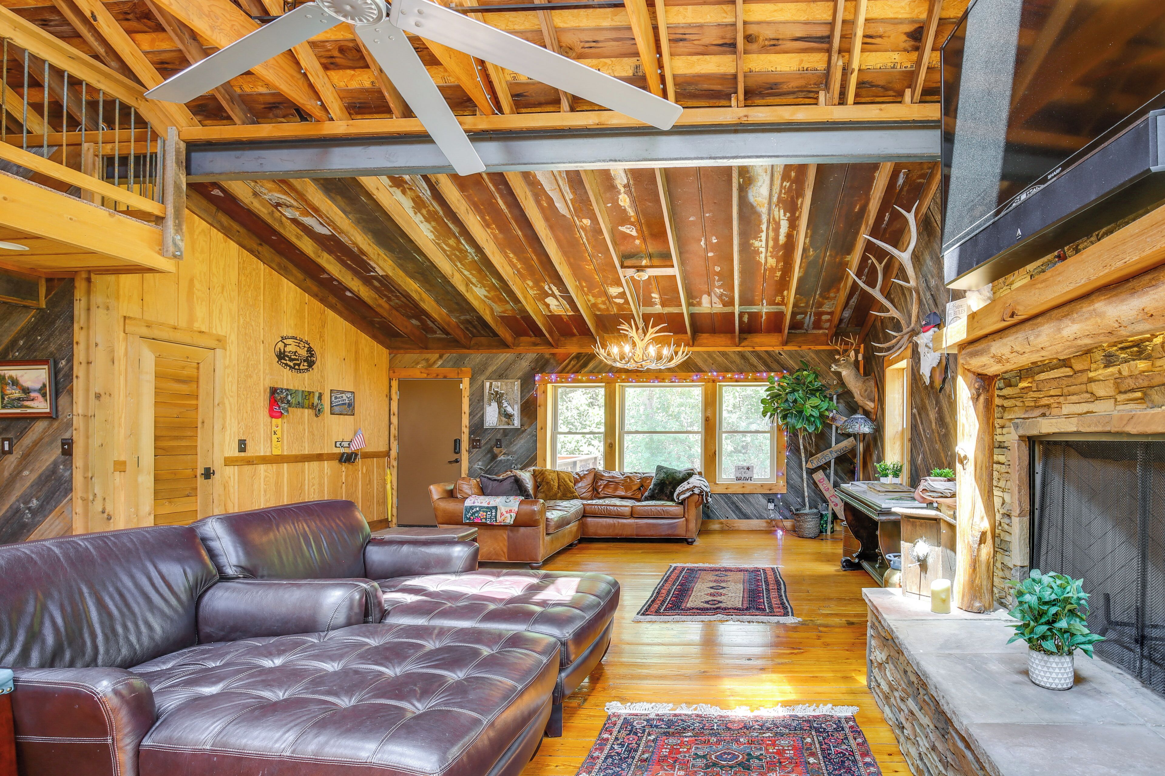 Serene Pacific Getaway: Deck, Grill & Fire Pit! - Scotsdale, MO