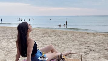Na praia, autocarro grátis para a praia, bares na praia