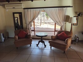 Quarto Duplo Comfort | 1 quarto, roupa de alta qualidade, camas de colchão pillowtop 