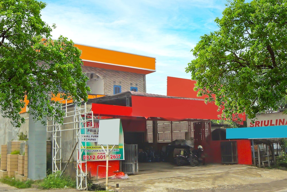 Oyo 92578 Sri Ulina Homestay - North Sumatra