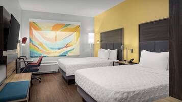 Quarto, 2 camas queen-size | Secretária, cortinas/cortinados opacos, Wi-fi grátis