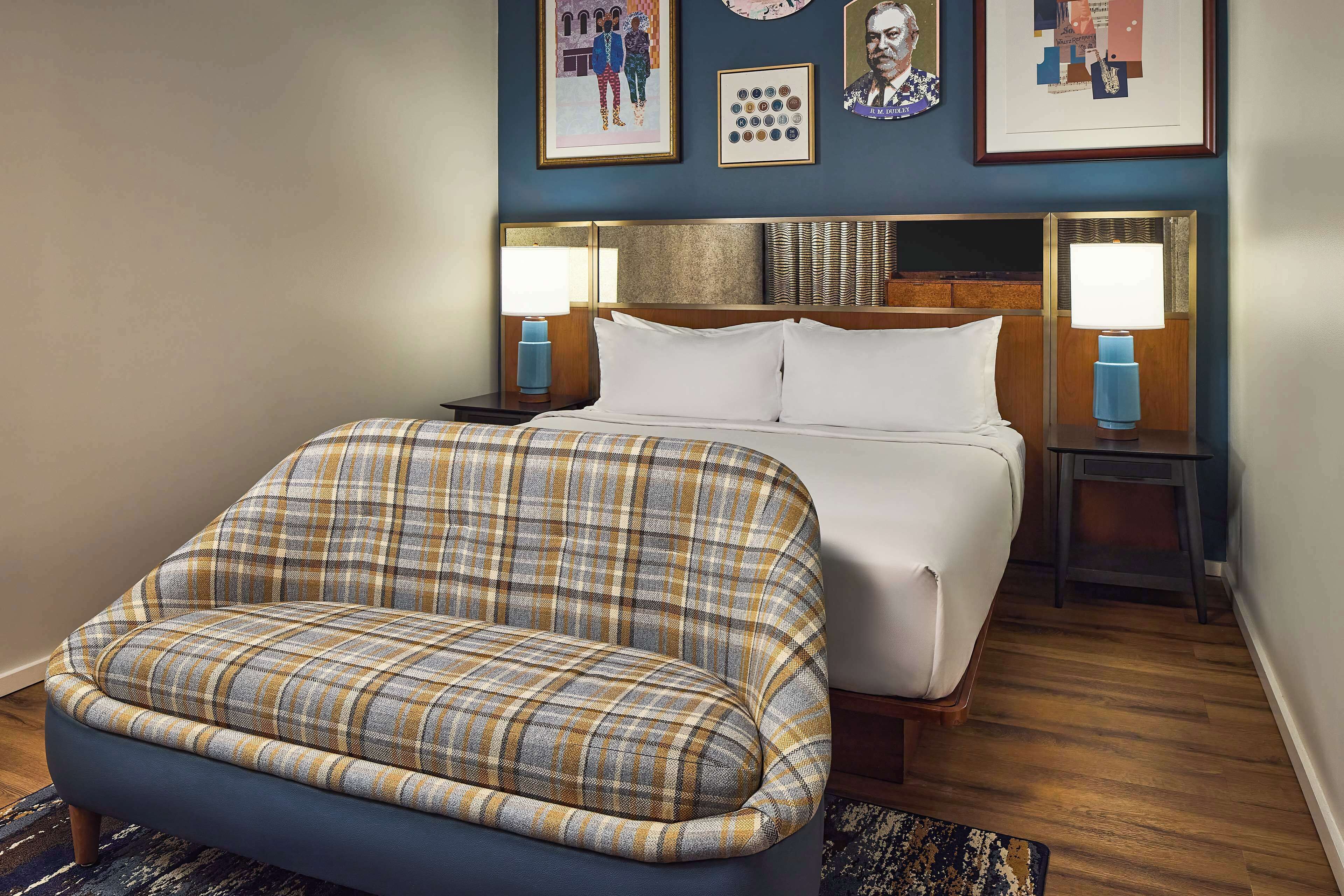 TV de tela plana 43 polegadas com canais a cabo