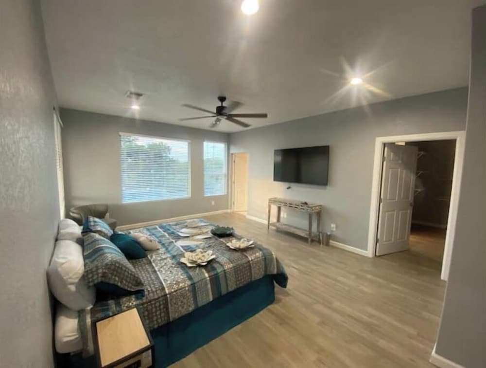 Luxury Home With King Suite And Hot-tub - Denver Heights - San Antonio