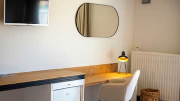 Suite | 1 quarto, secretária, secretária adequada para computadores portáteis