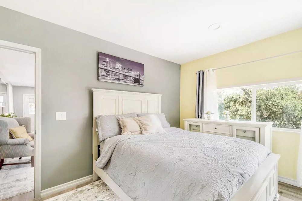 Newly Remodeled Wine-country Retreat - Vista, CA