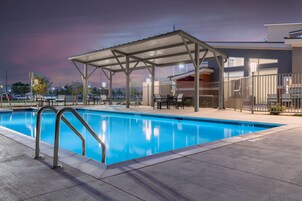 Piscina exterior sazonal 