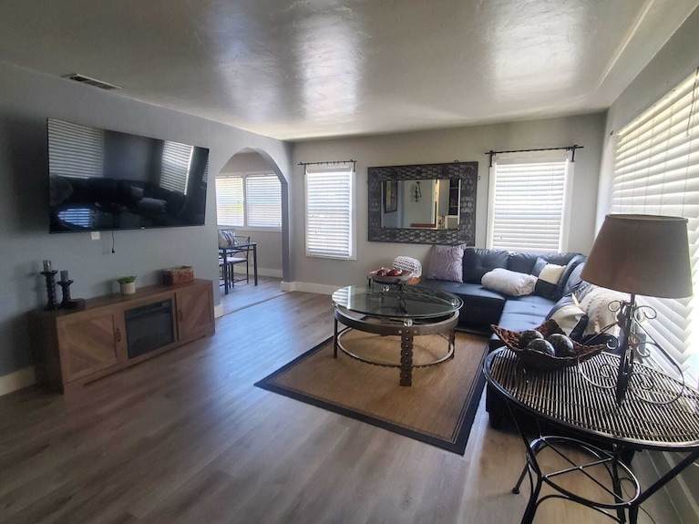 2/1 Cozy Home In The Heart Of The City - Stockton, CA