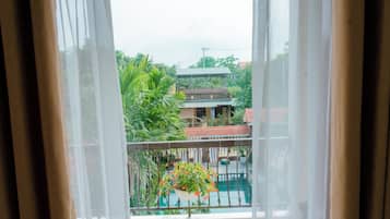 Quarto Duplo Deluxe | Edredões de penas, camas de colchão viscoelástico