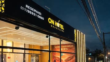 Wi-Fi de cortesia, roupa de cama