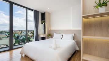 Apartamento, varanda | 1 quarto, secretária, cortinas/cortinados opacos, quartos insonorizados