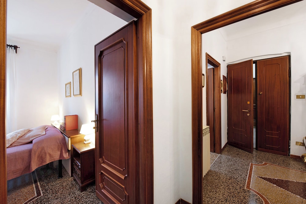 Apartment 'Dolphin House' With Balcony And Wi-fi - Genoa
