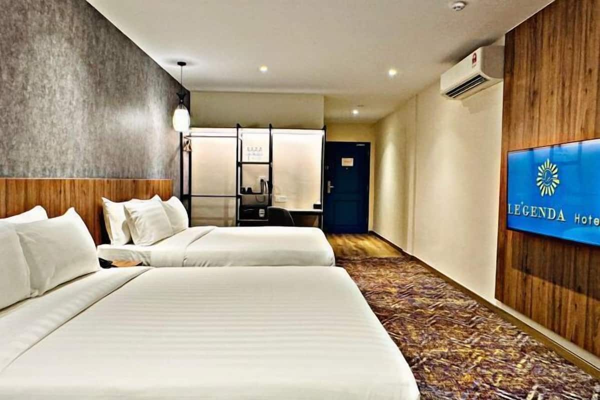 Edredões de penas, minibar, cofre no quarto, cortinas/cortinados opacos