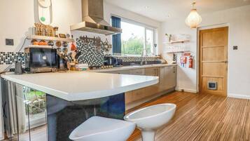 Casa de campo | Cozinha privada | Geladeira, lava-louças, chaleira elétrica, torradeira