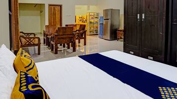Quarto casal | Escrivaninha, roupa de cama