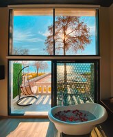 Loft Room | Minibar grátis, cofre no quarto, cortinas/cortinados opacos 