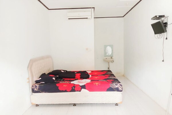 Hotel O Penginapan Putri Asih Sawarna - Sukabumi