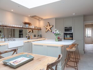 Casa de Campo | Cozinha privada | Um frigorífico, uma máquina de lavar louça, uma chaleira elétrica 