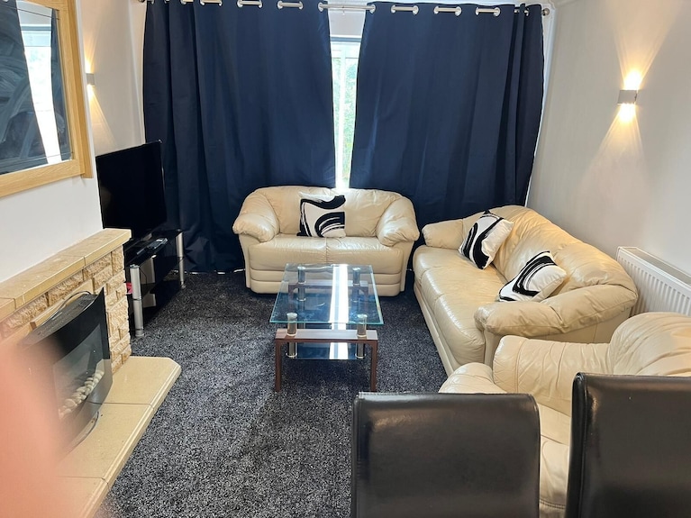 2 Bed Bungalow In Bristol - Cotswolds