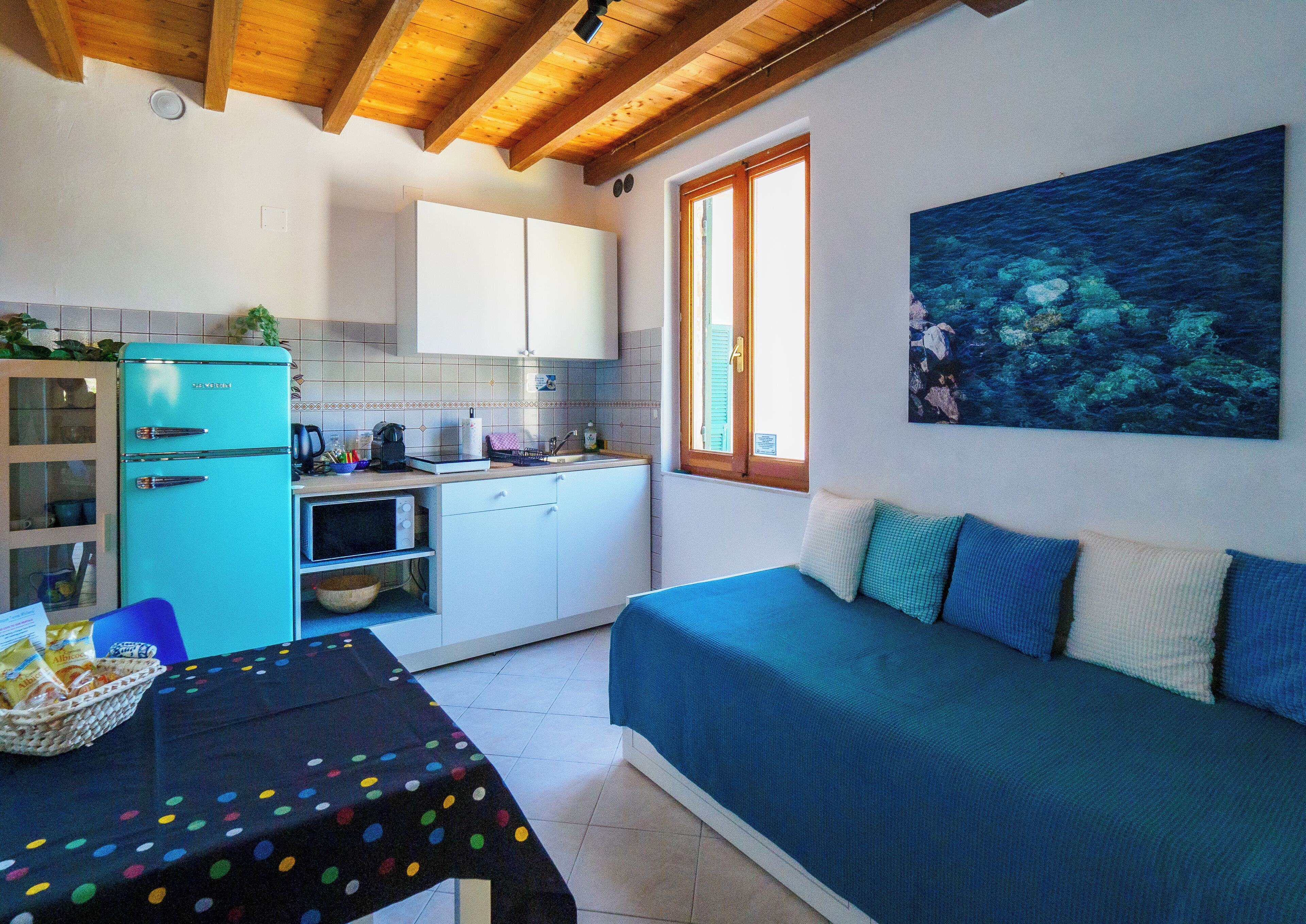 Apartamento, 1 quarto, sacada | Cozinha privada | Geladeira grande, micro-ondas, cooktop, máquina de café expresso