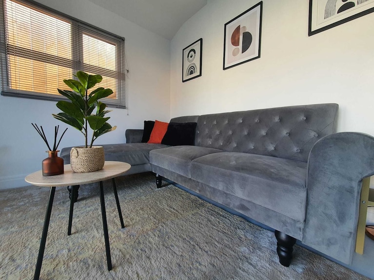 King Bed Cabin, Sauna, Hideaway, - Kent