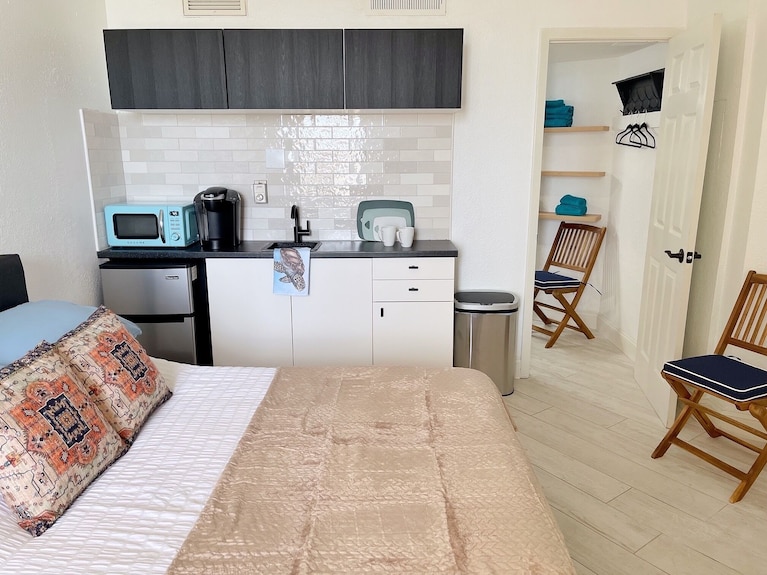 Renovated Beach Front Studio - Hawaiian Inn Resort - Daytona Beach Shores, FL