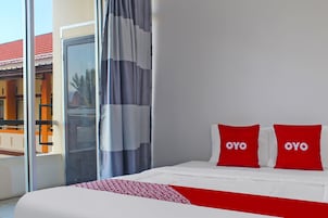 Quarto casal luxo | Escrivaninha, espaço de trabalho para notebook, Wi-Fi de cortesia
